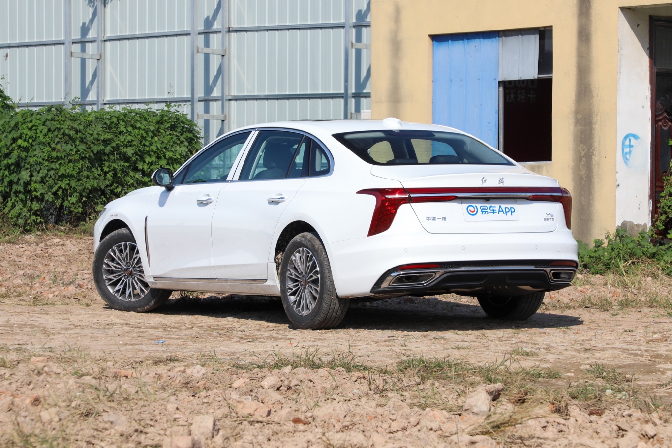 【红旗H51.5T 双离合旗韵版侧后45度车头向左水平图片-汽车图片大全】-易车