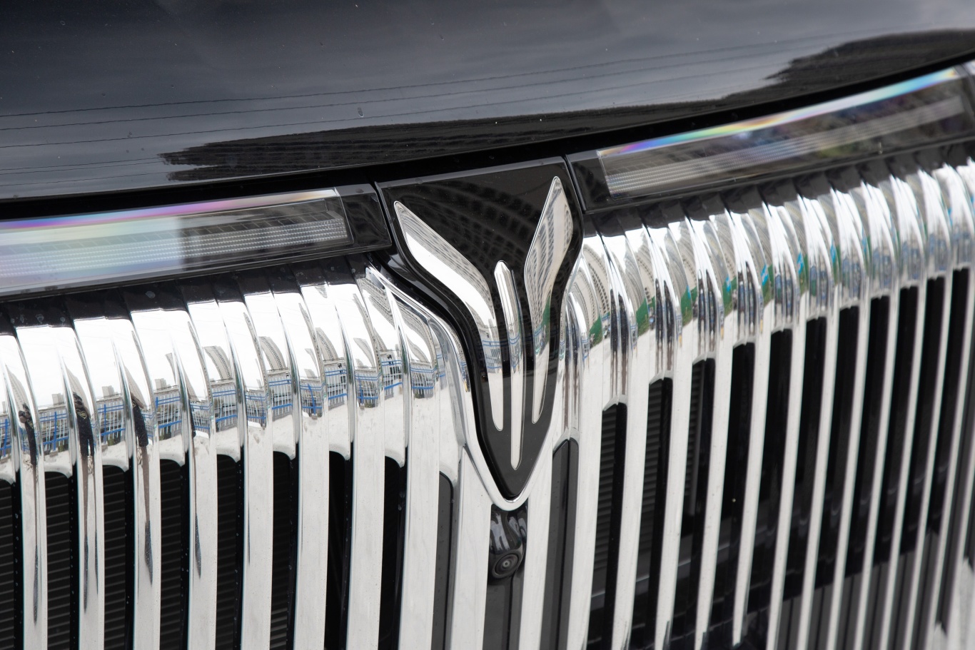 【岚图梦想家插电混动 1.5T 235km 四驱尊贵鲲鹏版外观细节图片-汽车图片大全】-易车