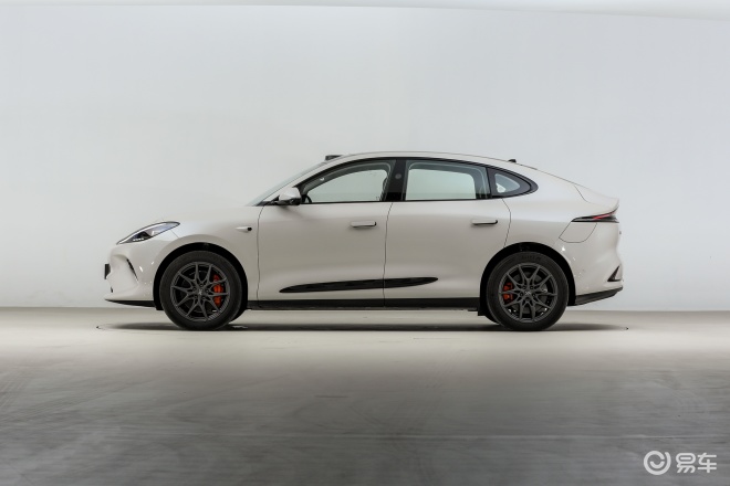 全新智己LS6上市12小时大定破6000台 上市权益价21.69万元起_易车