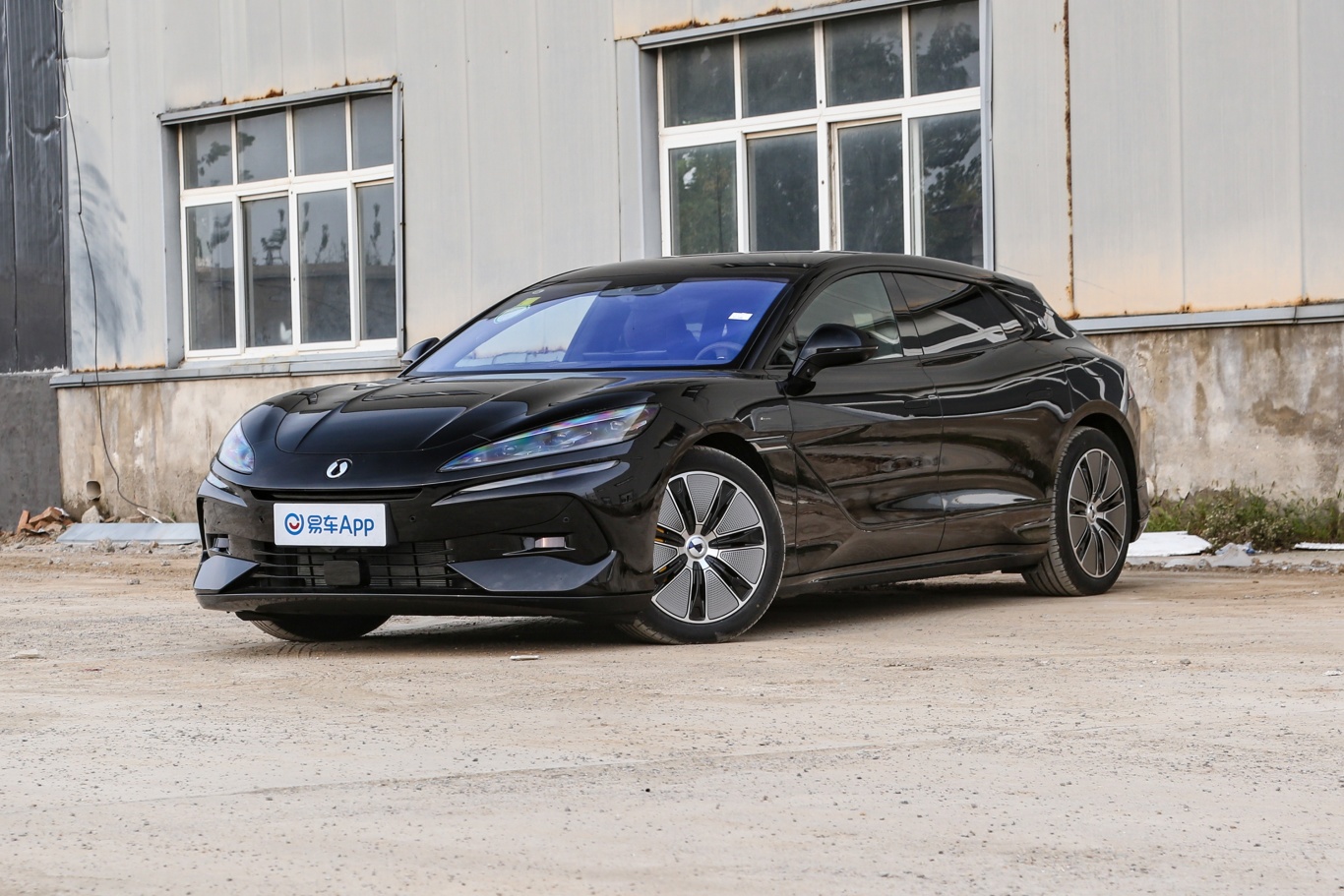 【腾势Z9GTDM 2.0T 201km 首发1100 Max版侧前45度车头向左水平图片-汽车图片大全】-易车