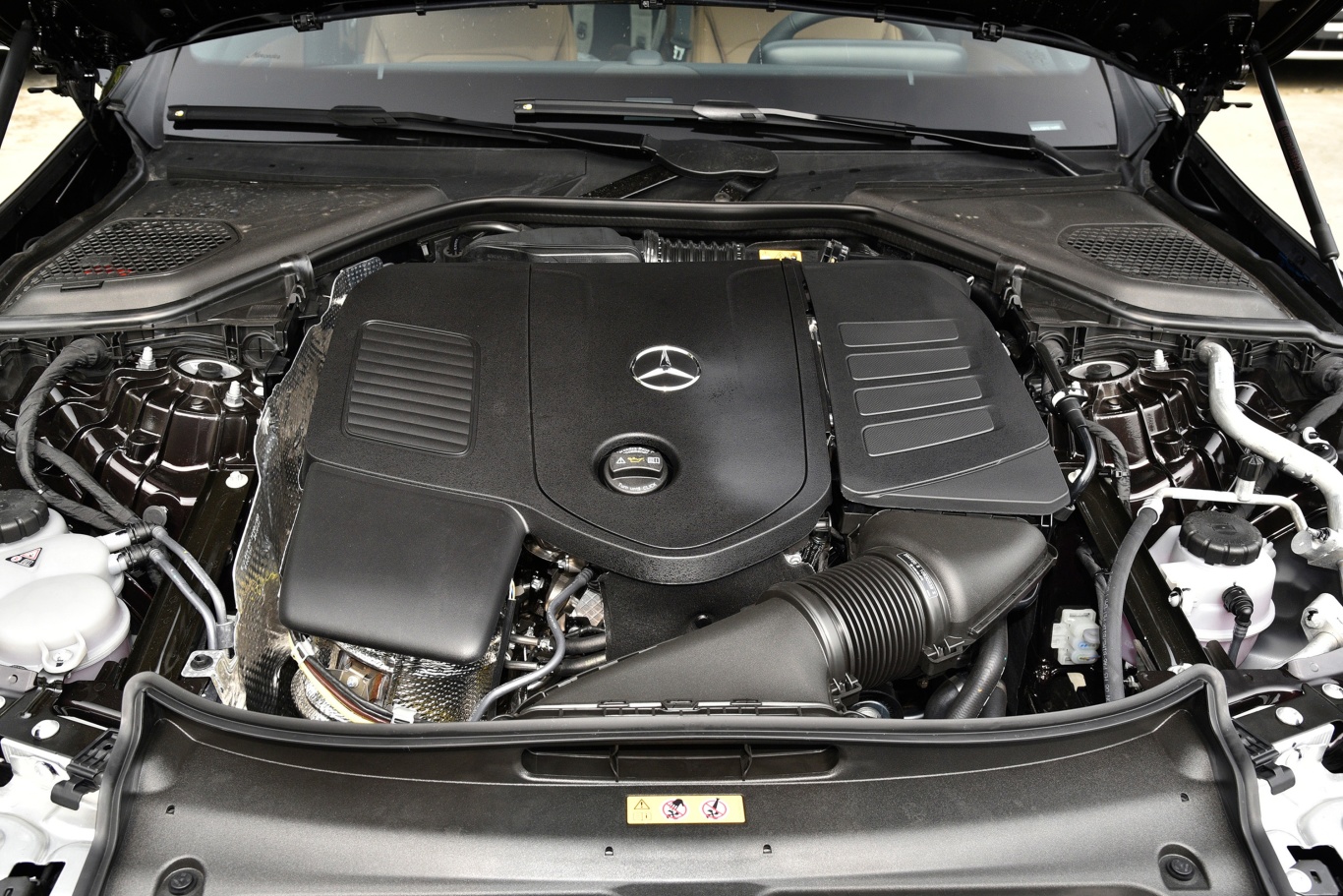 【奔驰E级E 300 L 运动豪华型发动机/电机特写图片-汽车图片大全】-易车