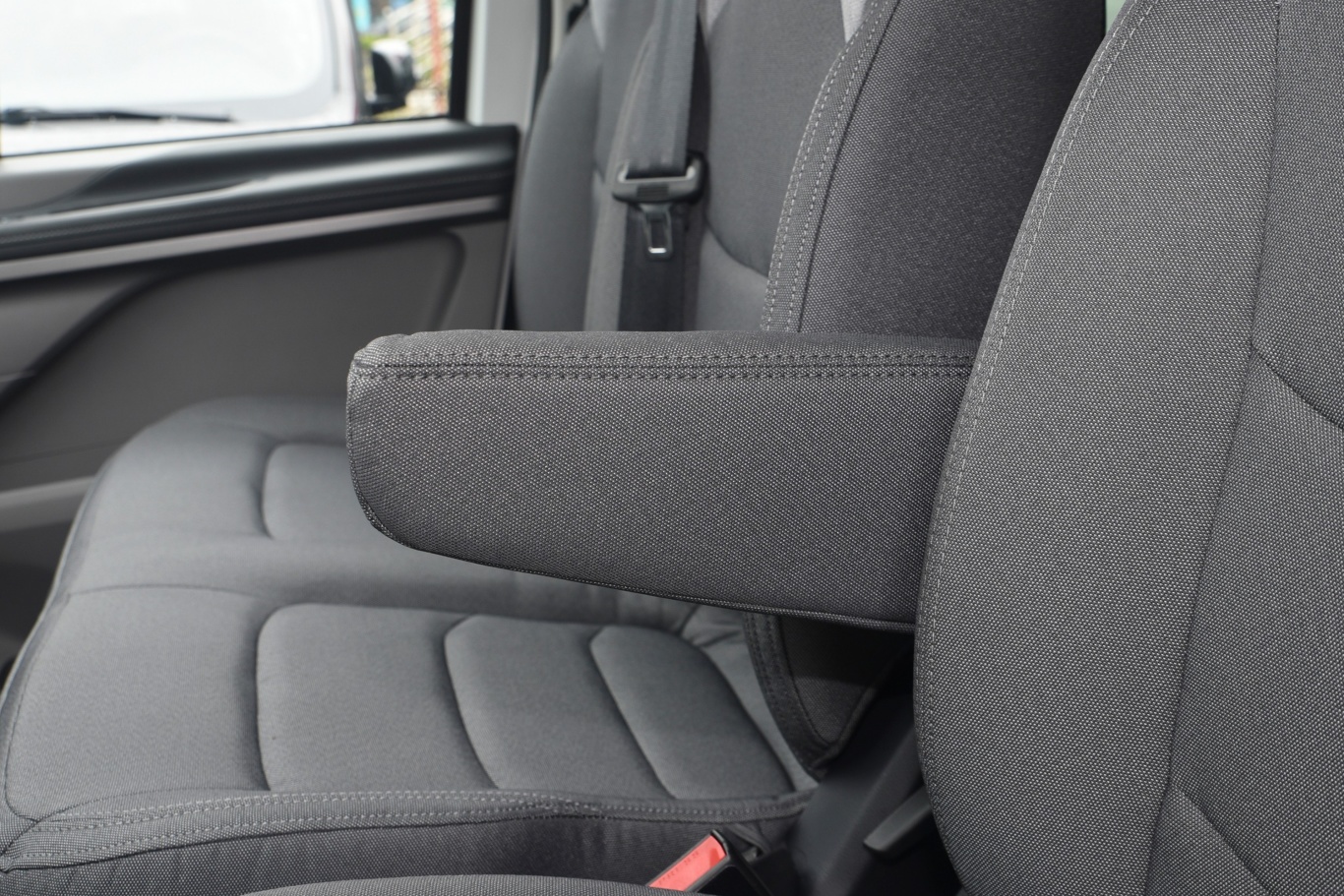 【新途V702.0T 自动短轴低顶精英版110W 5/6座前排中央扶手图片-汽车图片大全】-易车