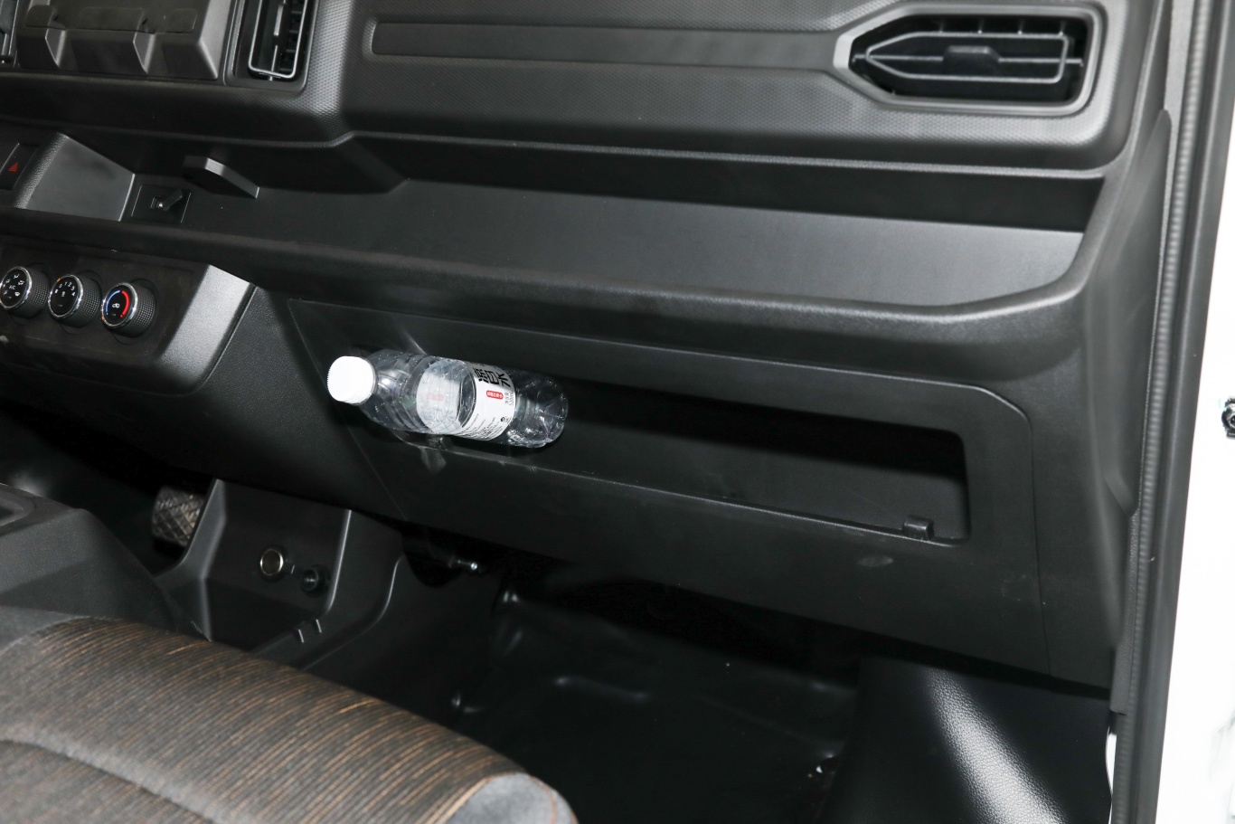 【江豚客运E7 268km 客运版 6座副驾驶位图片-汽车图片大全】-易车