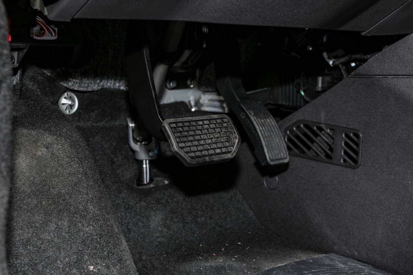 【小蚂蚁改款 251km 真爱版 23.99kWh脚踏板图片-汽车图片大全】-易车