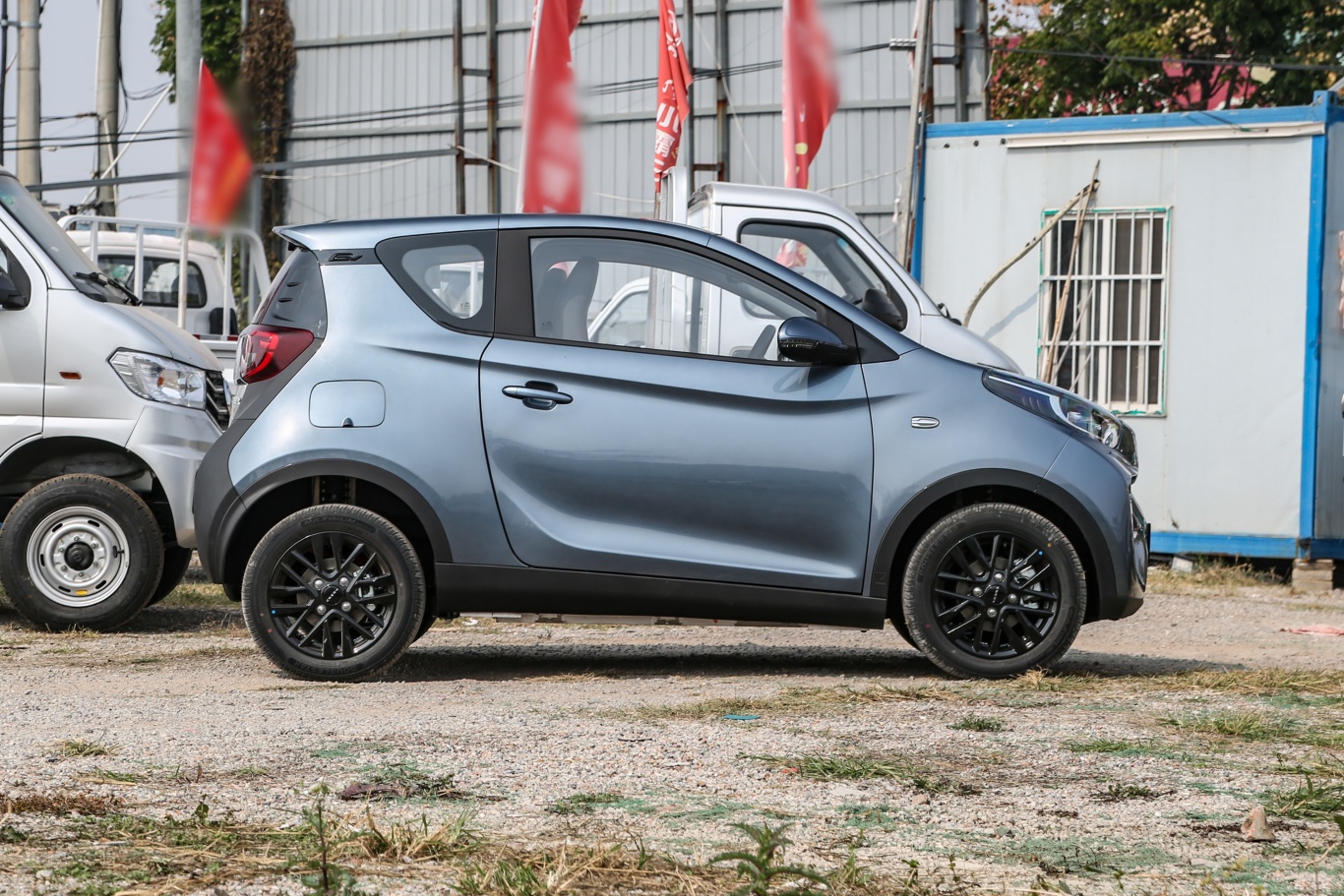 【小蚂蚁改款 251km 真爱版 23.99kWh正侧车头向右水平图片-汽车图片大全】-易车