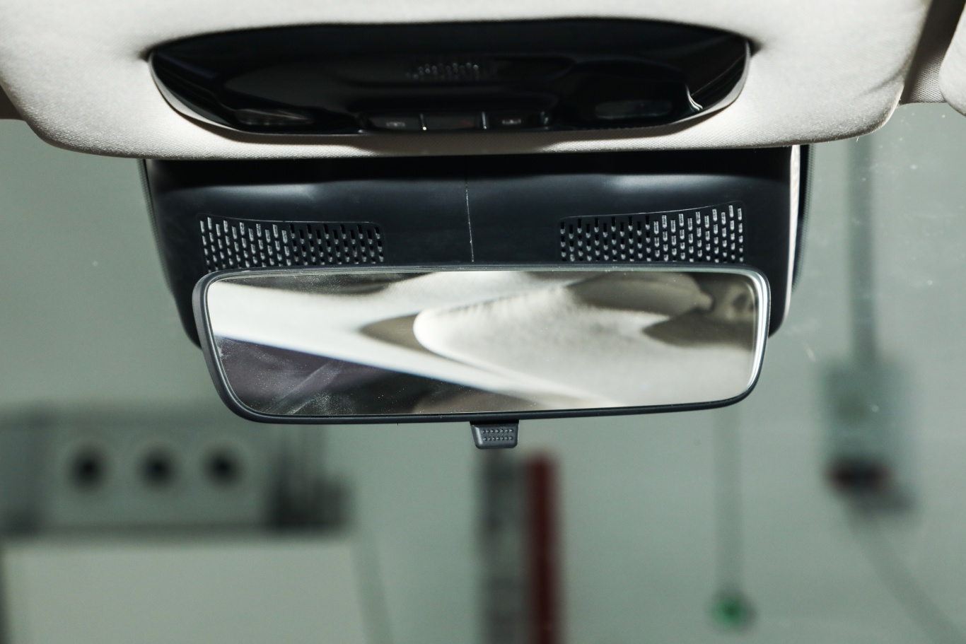 【风云A9L1.5T 前驱260伯牙奢享版内后视镜图片-汽车图片大全】-易车