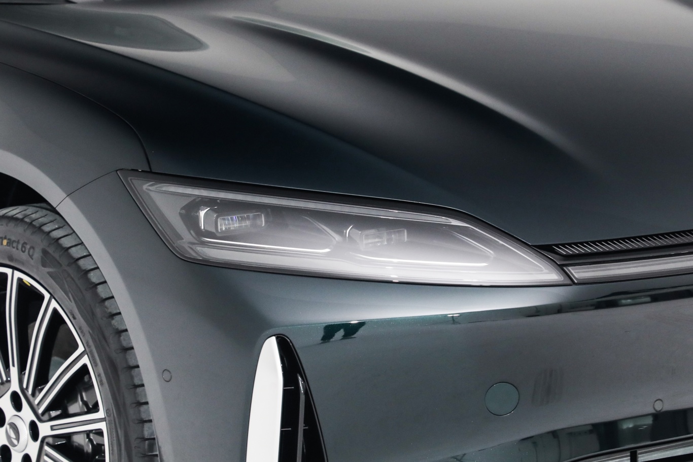 【风云A9L1.5T 260km 前驱伯牙奢享版大灯侧45度俯拍图片-汽车图片大全】-易车