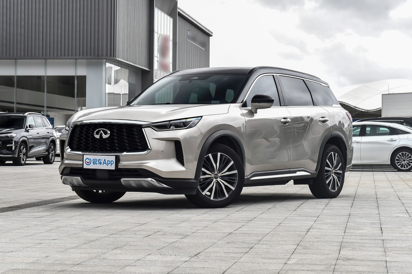 【英菲尼迪QX602.0T 四驱旗舰版侧前45度车头向左水平图片-汽车图片大全】-易车