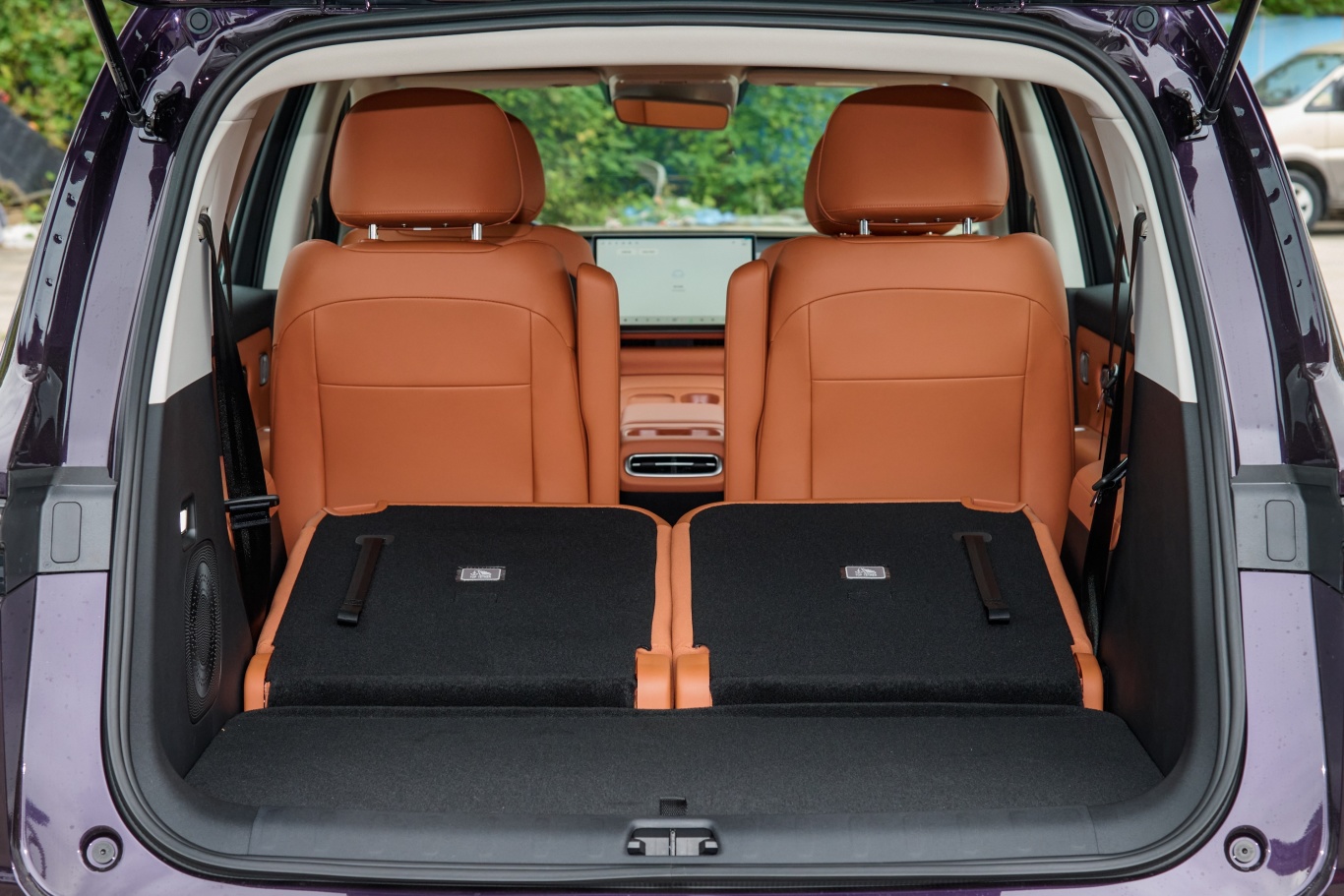 【零跑C16纯电版 520km 智享版两排全部放倒图片-汽车图片大全】-易车