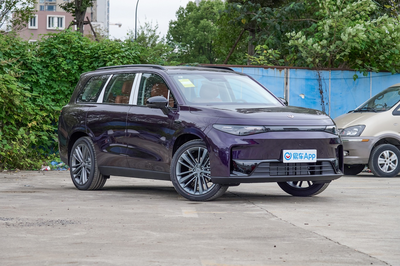 【零跑C16纯电版 520km 智享版侧前45度车头向右水平图片-汽车图片大全】-易车