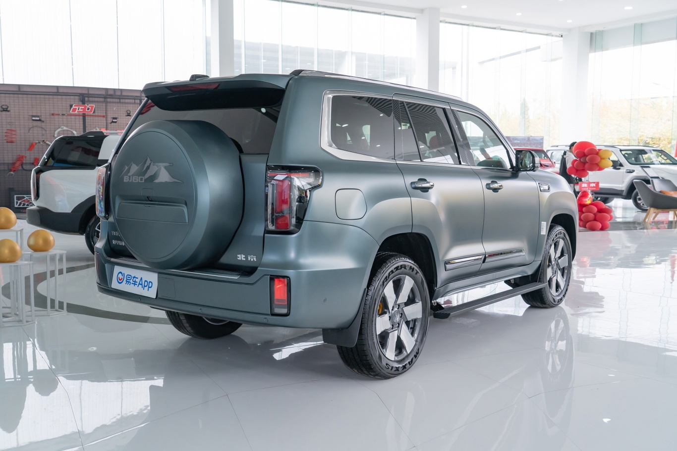 【北京BJ60雷霆152km 1.5T 魔核电驱标准版 5座侧后45度车头向右水平图片-汽车图片大全】-易车