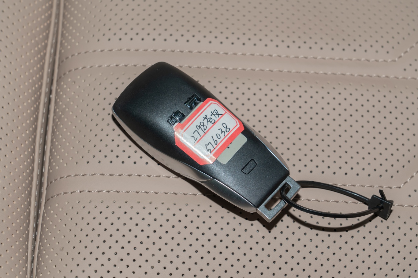 【北京BJ60雷霆152km 1.5T 魔核电驱标准版 5座主驾驶位图片-汽车图片大全】-易车