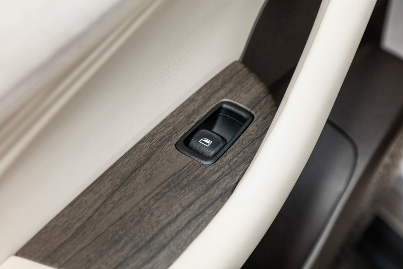 【荣威D7插电混动 1.5L 125km 世界冠军旗舰版后车窗调节图片-汽车图片大全】-易车