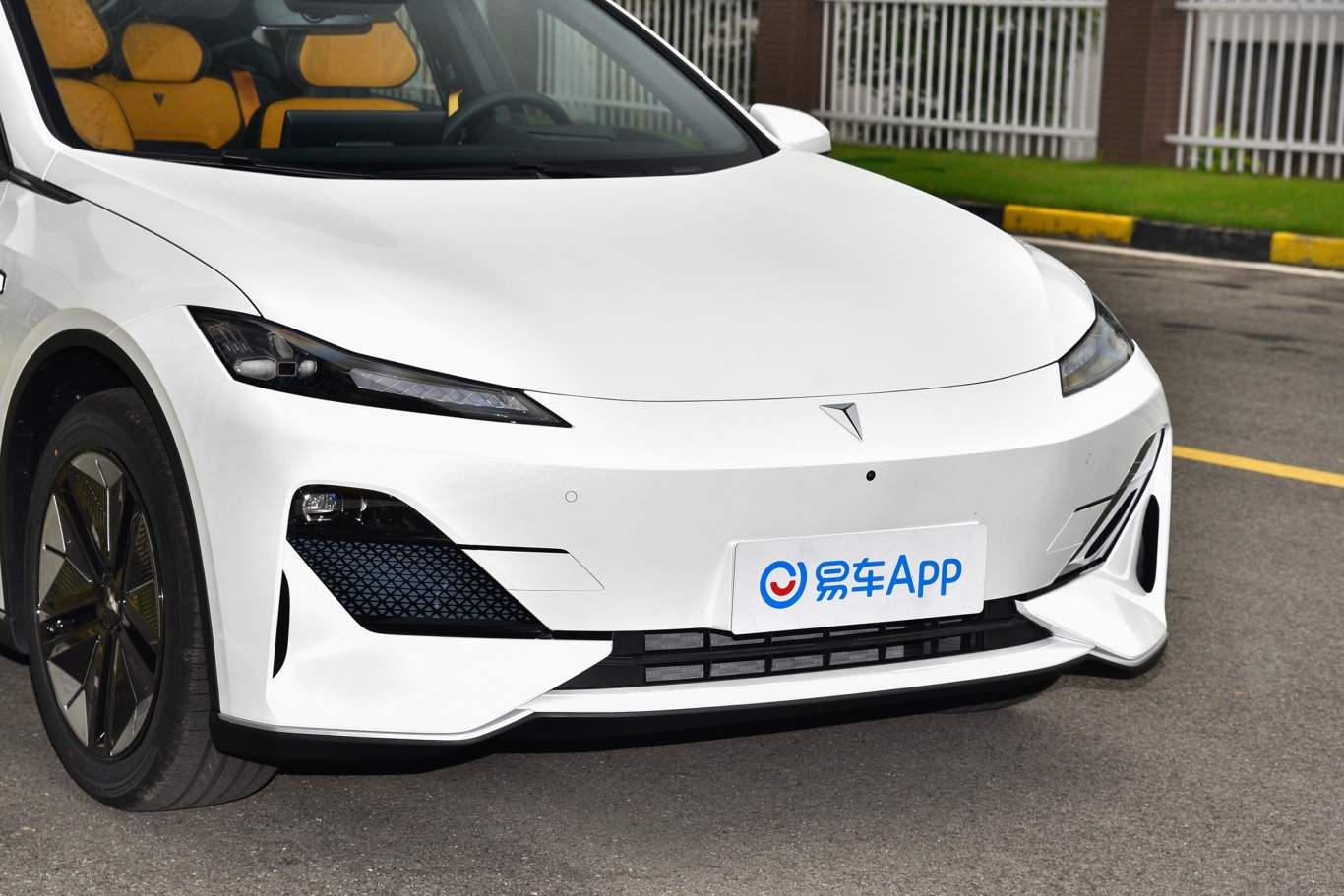 【深蓝SL03纯电版 530km 运动型前格栅侧俯拍图片-汽车图片大全】-易车