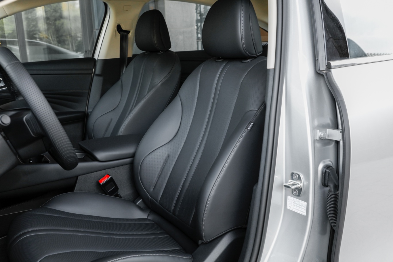 【荣威D7插电混动 1.5L 125km 世界冠军版主驾驶位图片-汽车图片大全】-易车