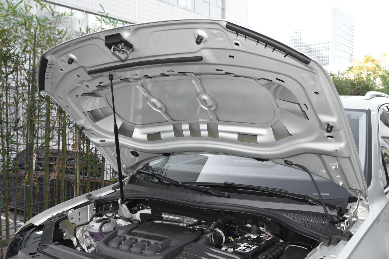 【途观L330TSI 两驱R-Line龙耀版 5座前舱盖内侧图片-汽车图片大全】-易车