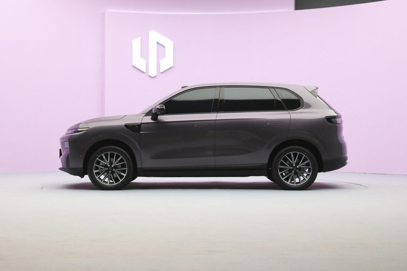 【零跑B10600km 激光雷达版正侧车头向左水平图片-汽车图片大全】-易车