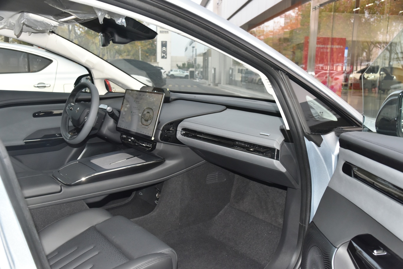 【昊铂GT全球款 710km 特高压智驾版内饰全景副驾方向图片-汽车图片大全】-易车