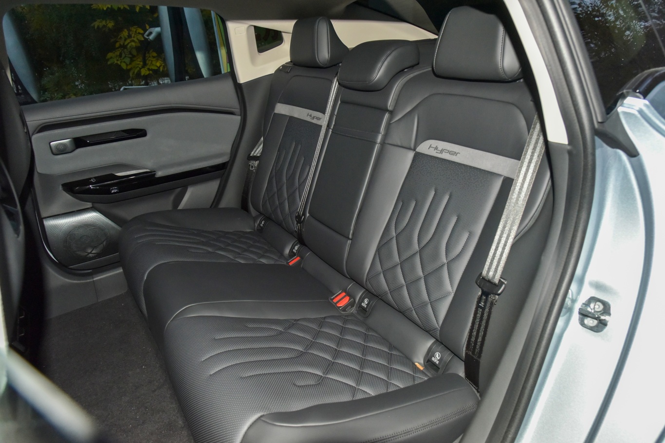 【昊铂GT全球款 710km 特高压智驾版后排座椅图片-汽车图片大全】-易车