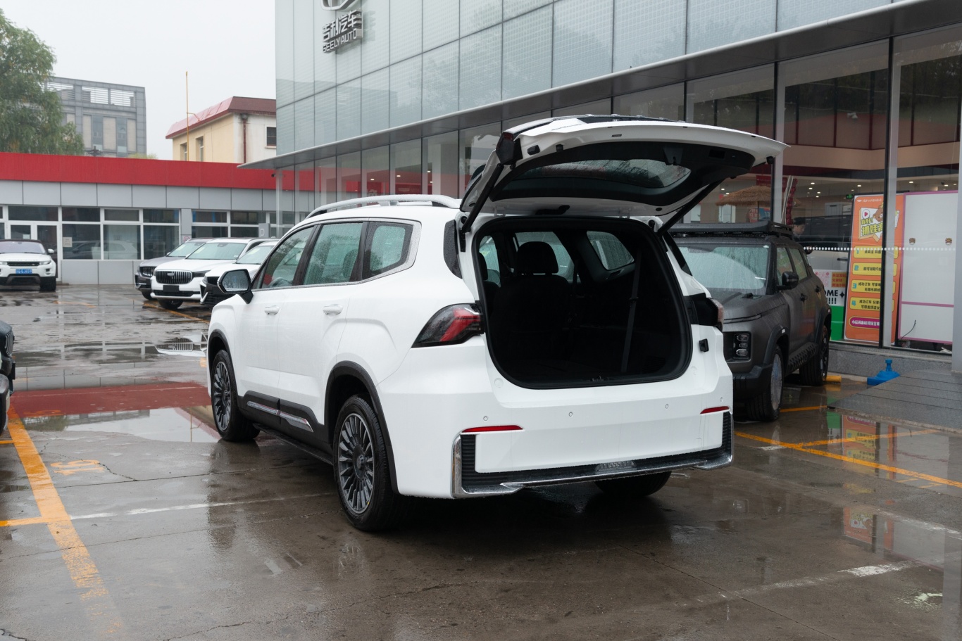 【豪越L2.0T 尊享款后备厢开启45度侧拍图片-汽车图片大全】-易车