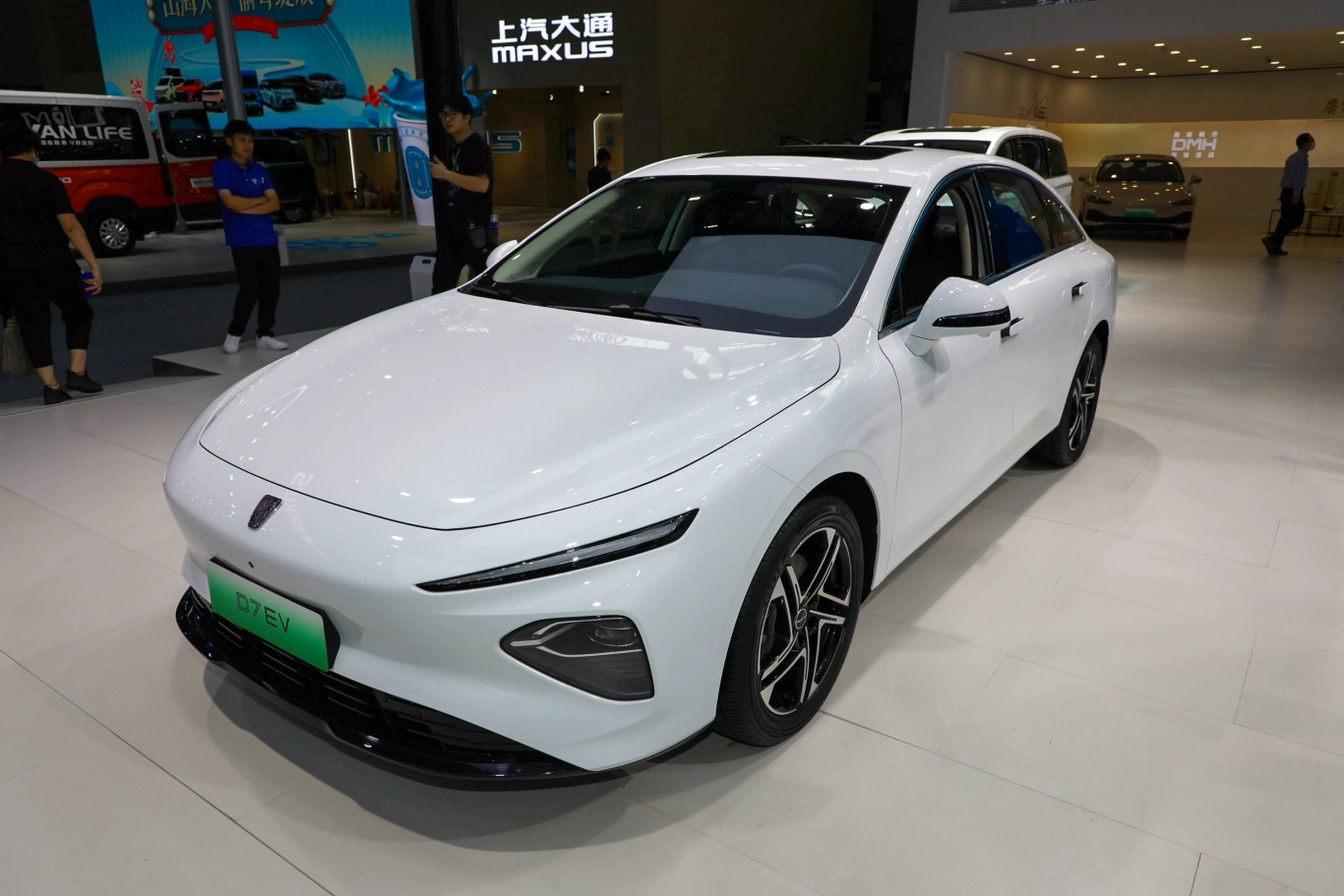 【荣威D7纯电动 610km 后驱尊荣版外观图片-汽车图片大全】-易车