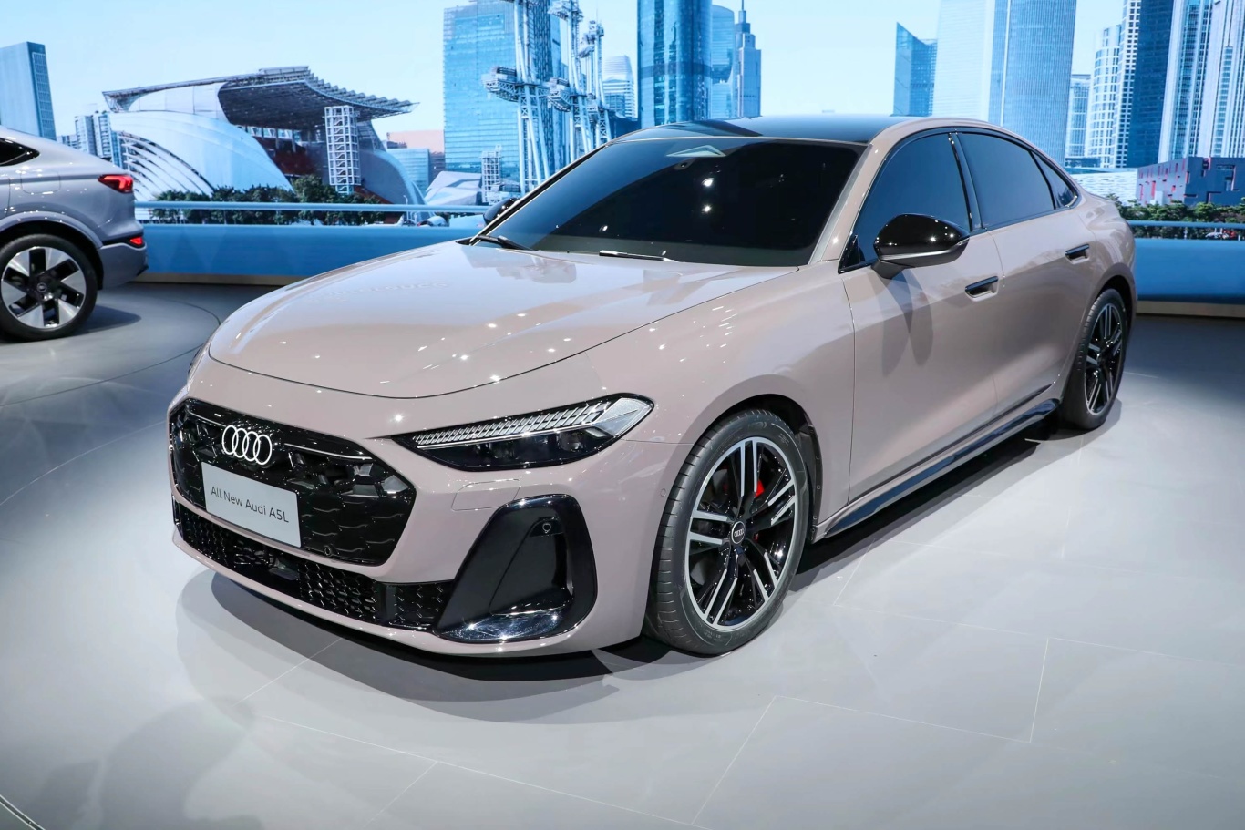 【奥迪A5L2.0T 运动版 quattro侧前45度车头向左水平图片-汽车图片大全】-易车