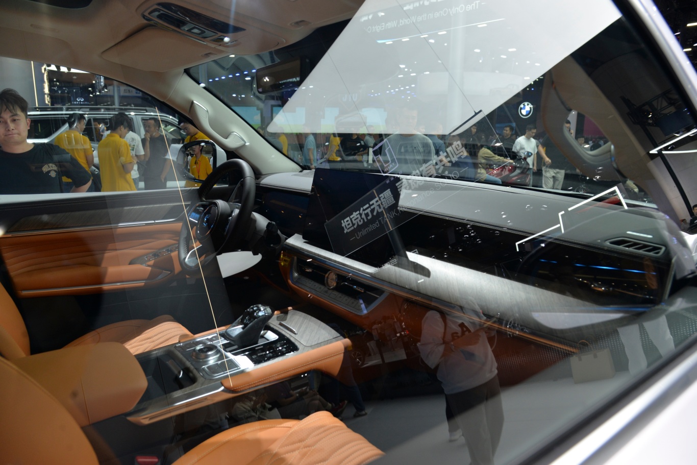 【坦克500新能源2.0T Hi4-Z 一定红前排图片-汽车图片大全】-易车