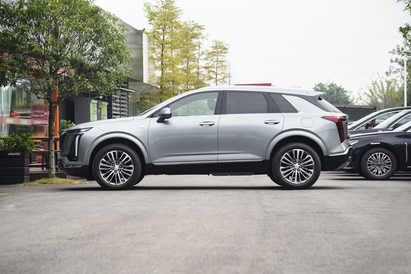 【凯迪拉克XT5轻混 2.0T 风尚型正侧车头向左水平图片-汽车图片大全】-易车