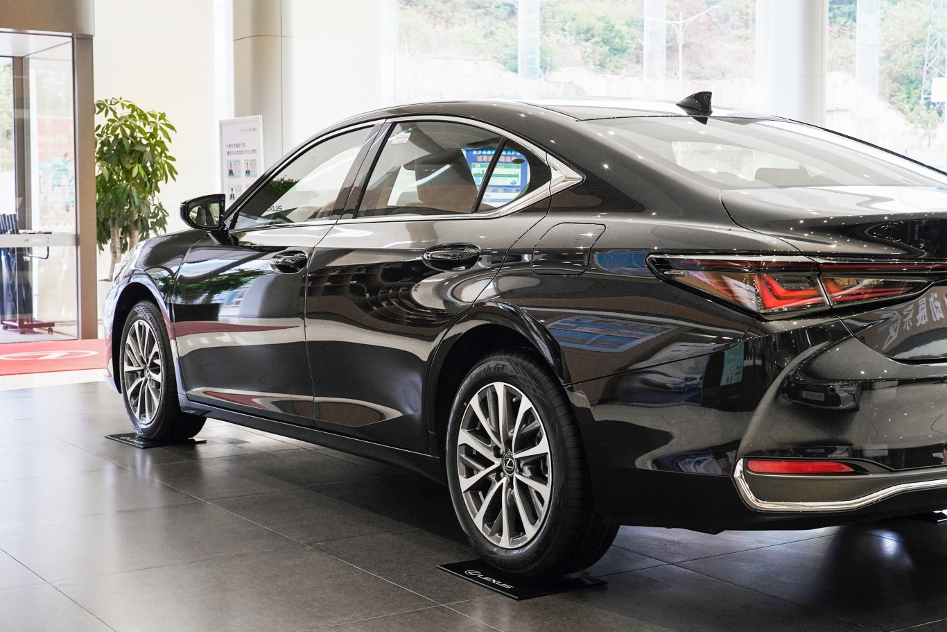 【雷克萨斯ES200 臻享版外观细节图片-汽车图片大全】-易车