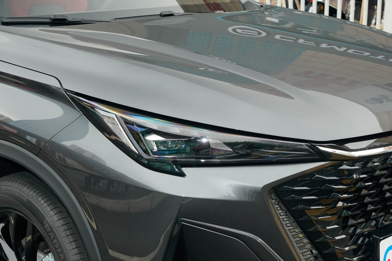 【长安X5 PLUS1.5T 超越版大灯侧45度俯拍图片-汽车图片大全】-易车