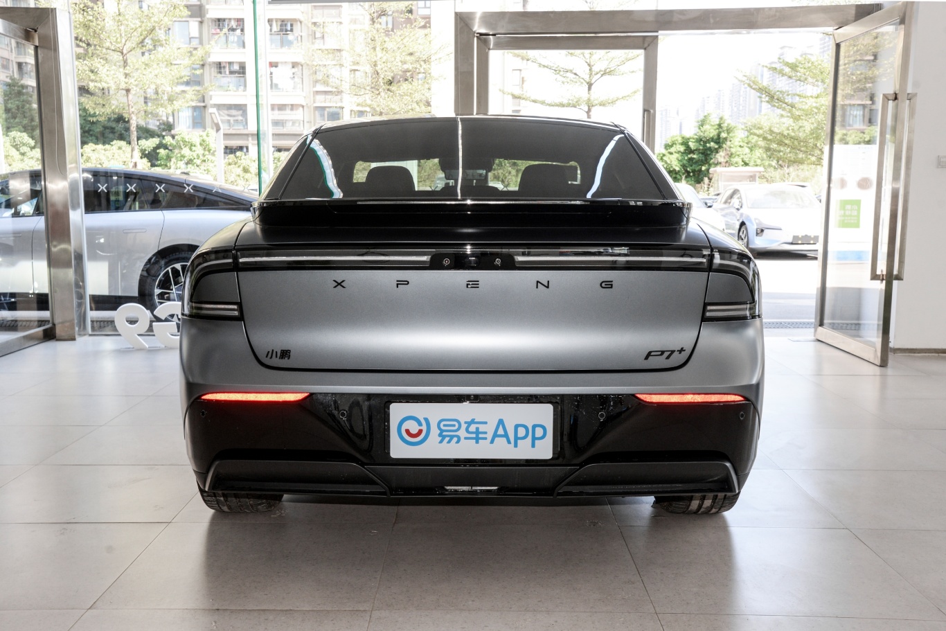 【小鹏P7+700km 限定版 Max正后水平图片-汽车图片大全】-易车