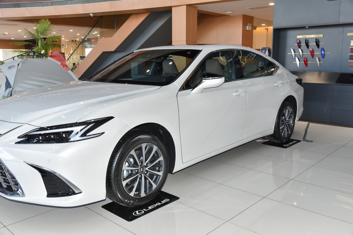 【雷克萨斯ES200 臻享版外观细节图片-汽车图片大全】-易车