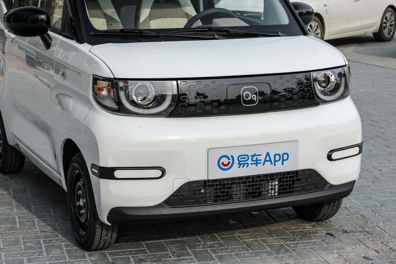 【QQ冰淇淋155km 圣代版前格栅侧俯拍图片-汽车图片大全】-易车