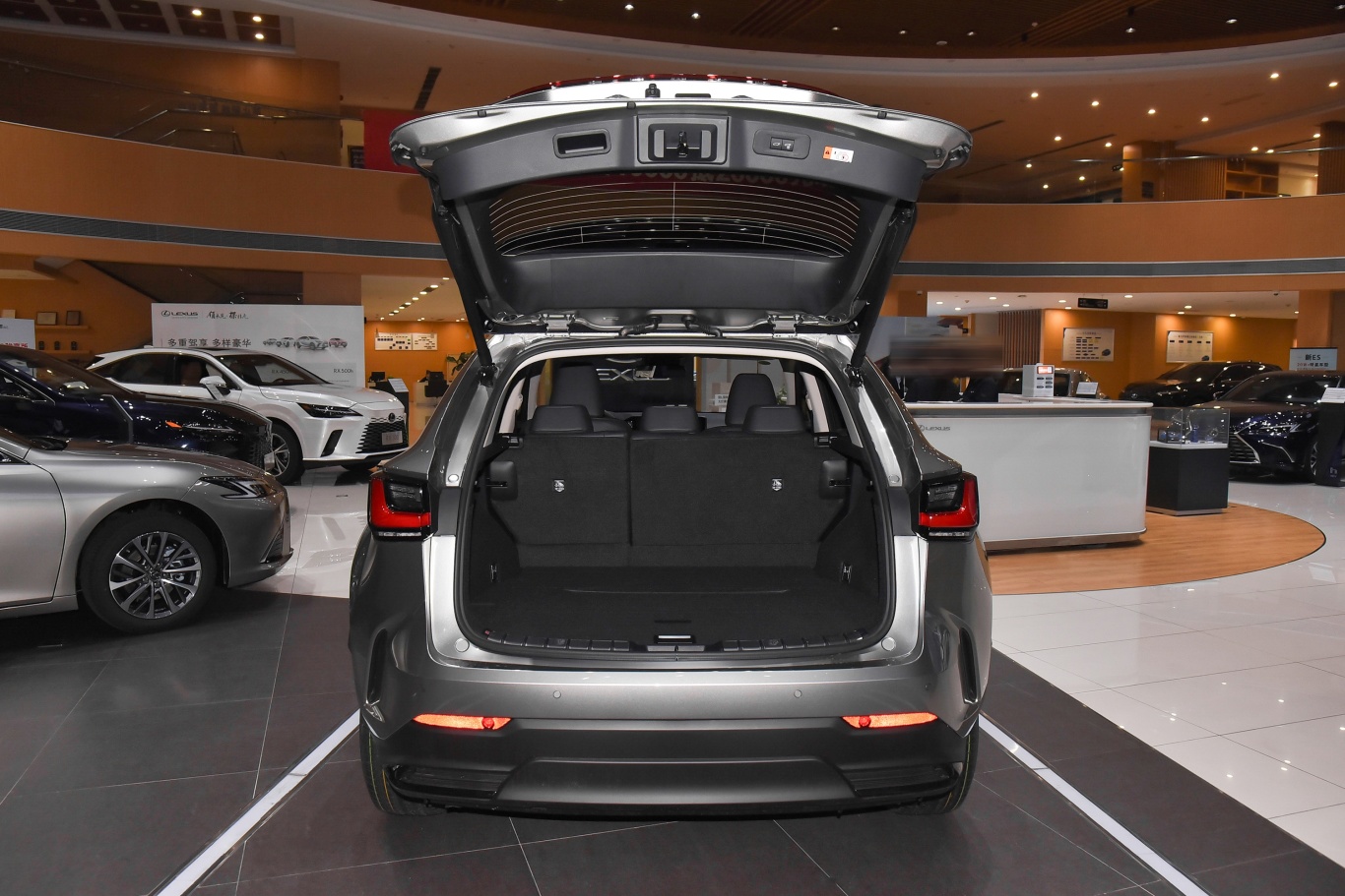 【雷克萨斯NX260 两驱特别版后备厢图片-汽车图片大全】-易车