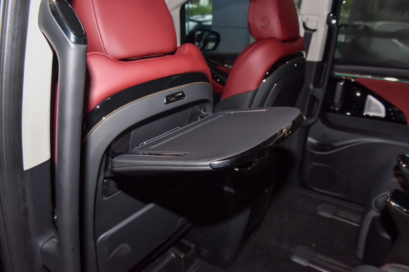 【传祺E9超级快充 2.0T 136km 宗师版后排功能图片-汽车图片大全】-易车