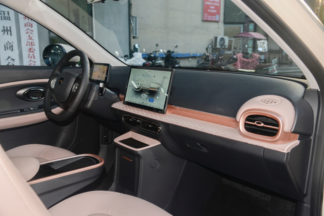 【江淮钇为3改款 挚爱版 505km 冠军版内饰全景副驾方向图片-汽车图片大全】-易车