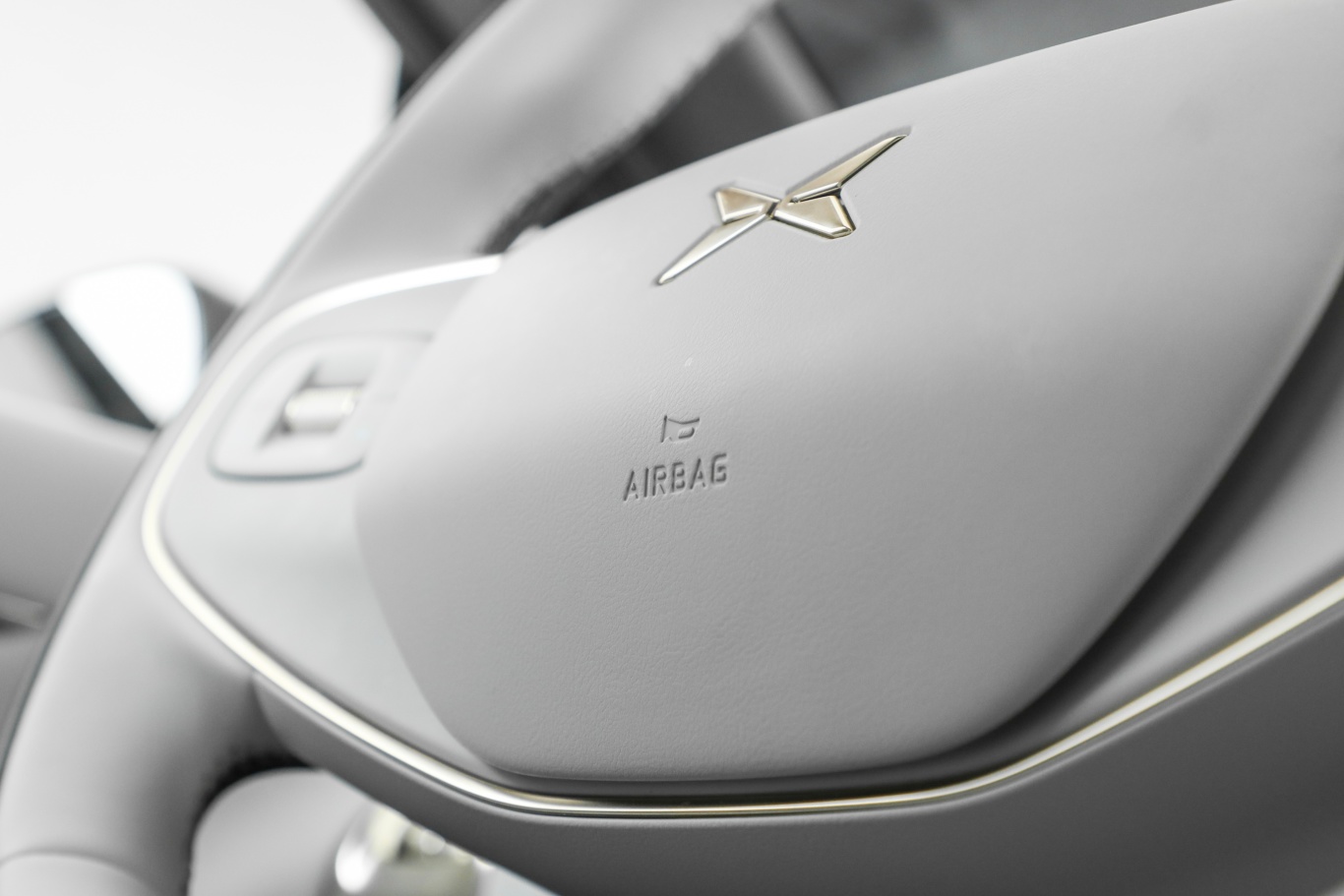 【小鹏P7+725 超长续航 Max主驾安全气囊图片-汽车图片大全】-易车