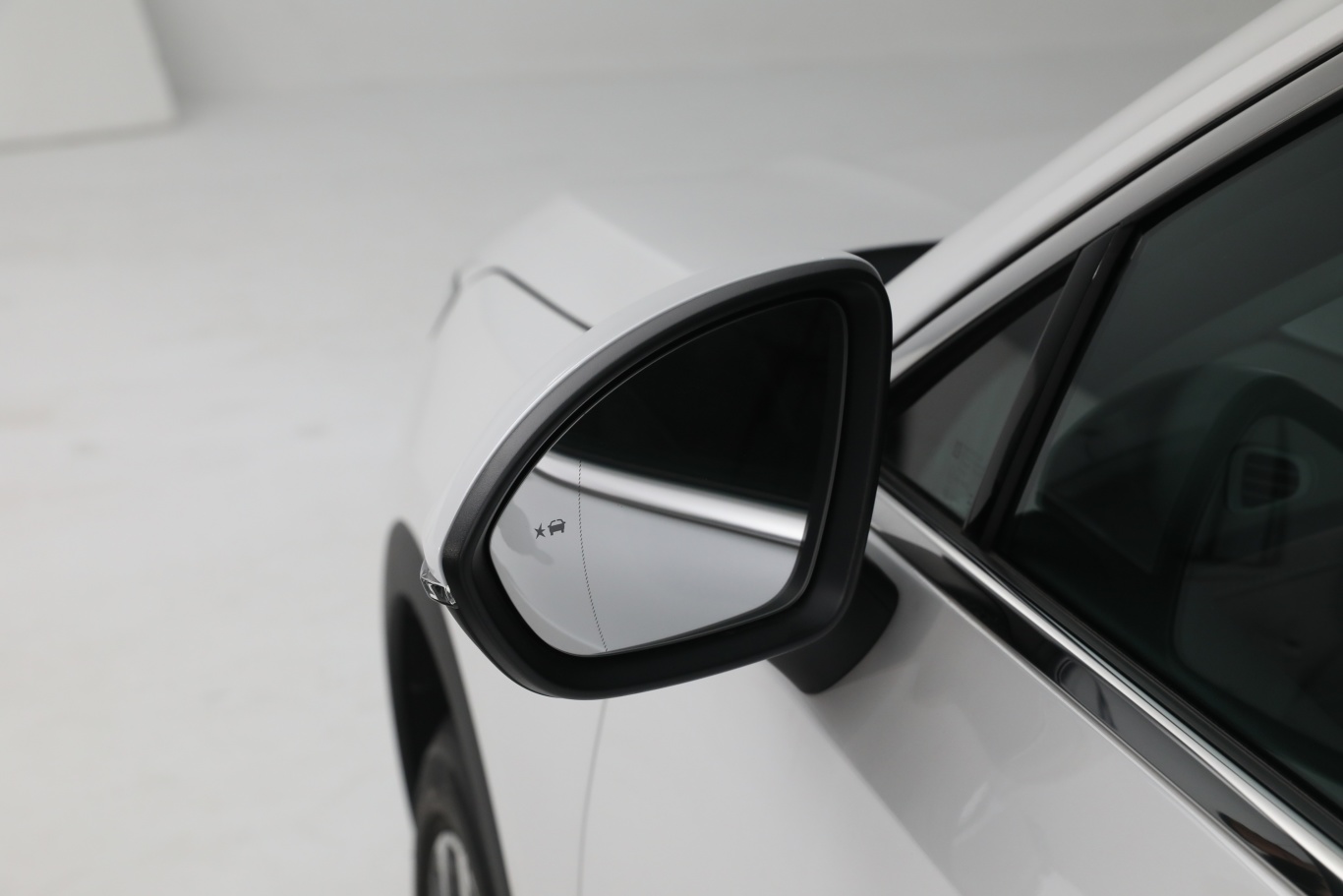 【昂科威Plus昂科威Plus 28T 两驱白金版后视镜镜面图片-汽车图片大全】-易车