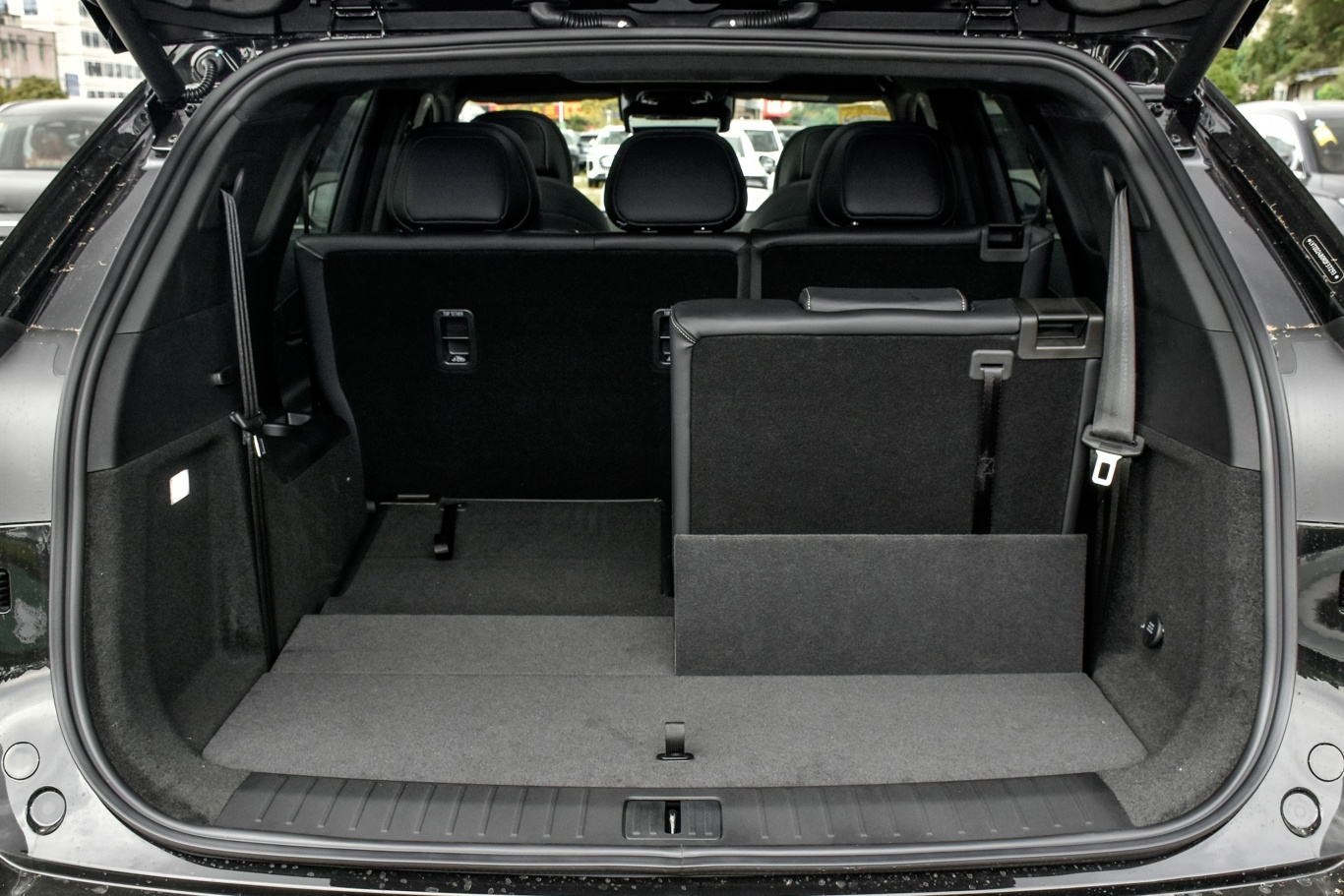 【瑞虎92.0T 自动四驱臻享版 7座后备厢图片-汽车图片大全】-易车