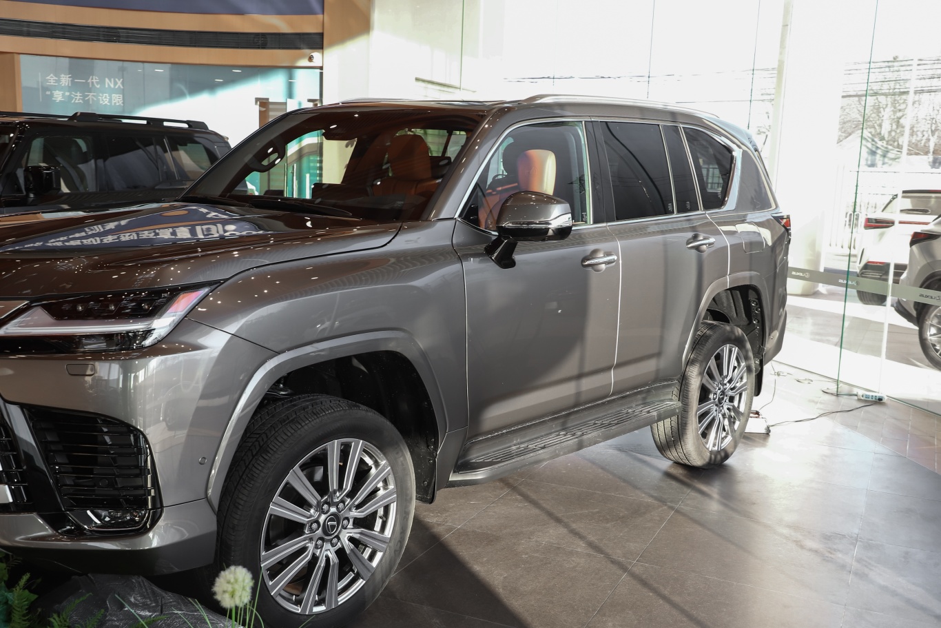 【雷克萨斯LXLX700h VIP领世版外观细节图片-汽车图片大全】-易车