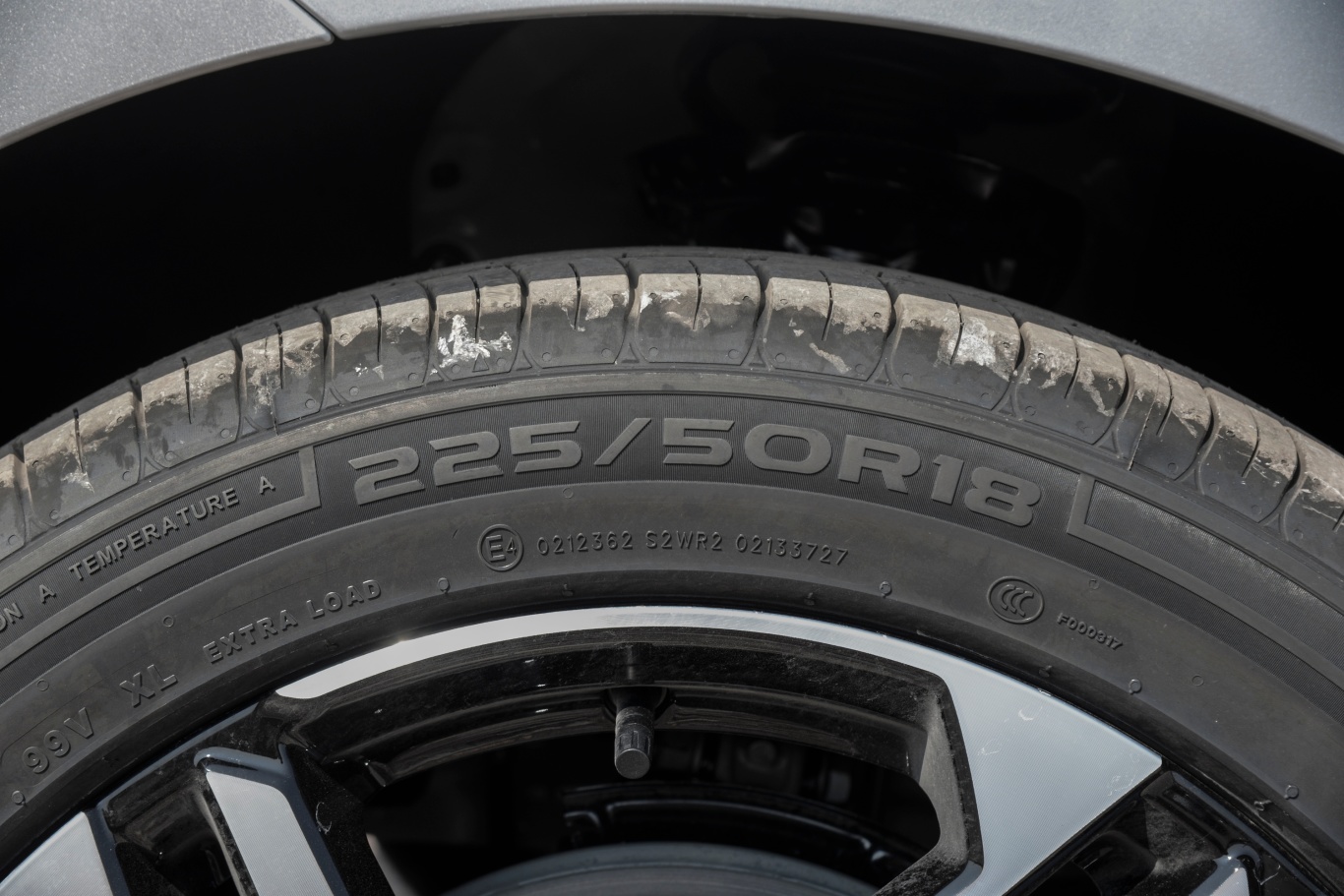 【荣威D7纯电动 510km 后驱领航版前轮胎尺寸图片-汽车图片大全】-易车