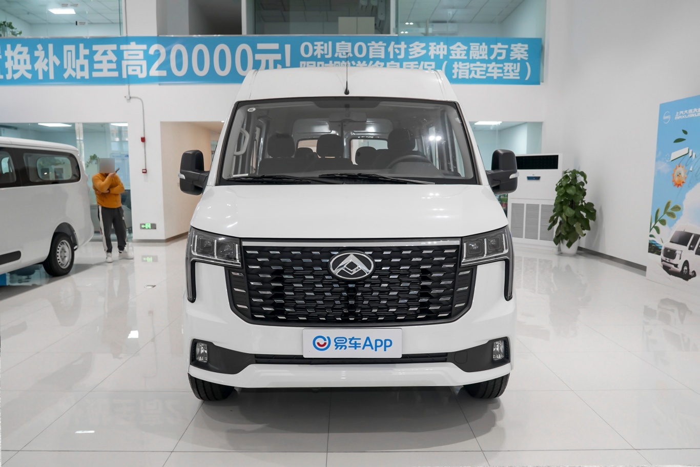 【新途V80PRO 傲运通 2.0T AMT长轴中顶147Ps 6/7/8/9座正前水平图片-汽车图片大全】-易车