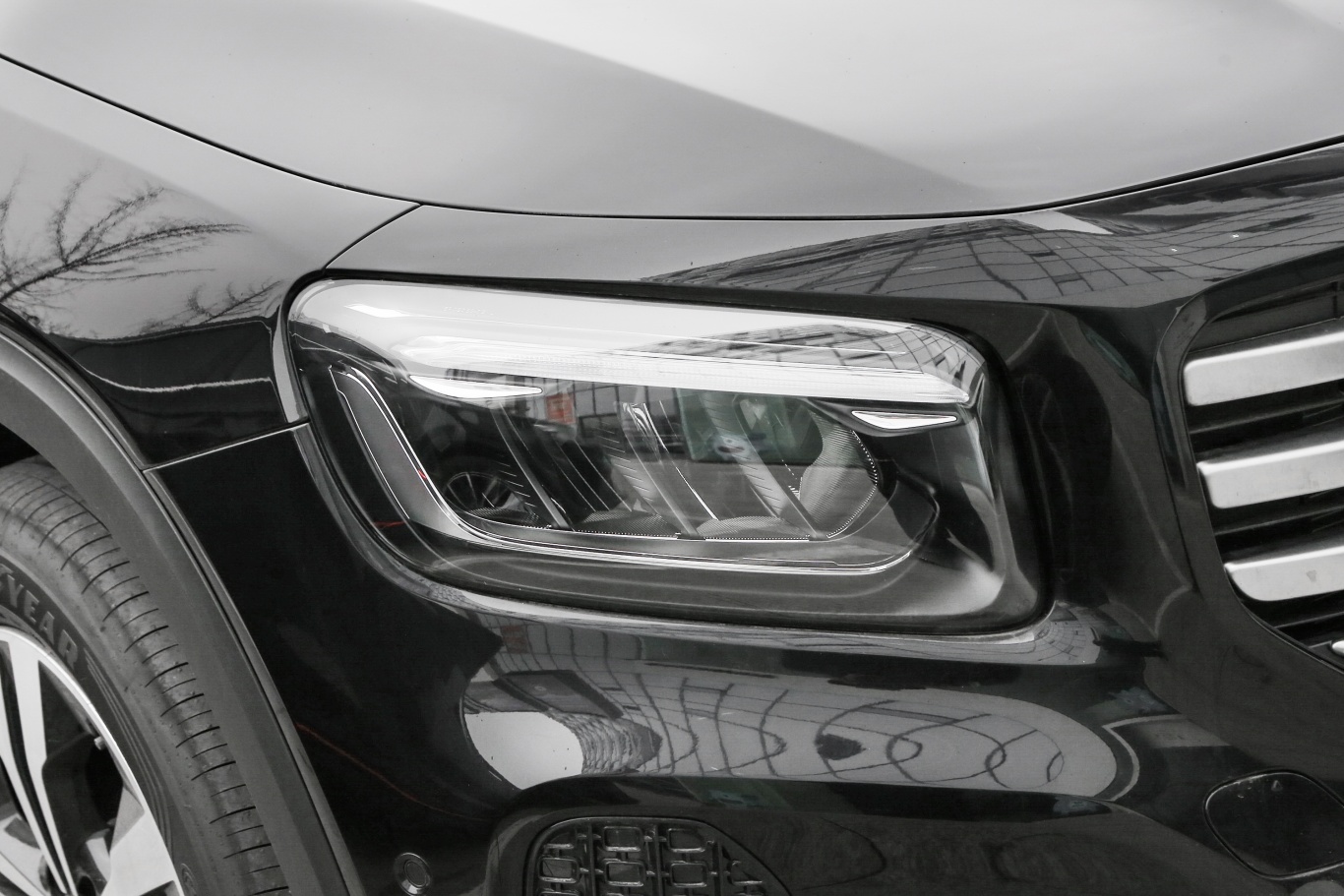 【奔驰GLBGLB 200 动感型 5座大灯侧45度俯拍图片-汽车图片大全】-易车