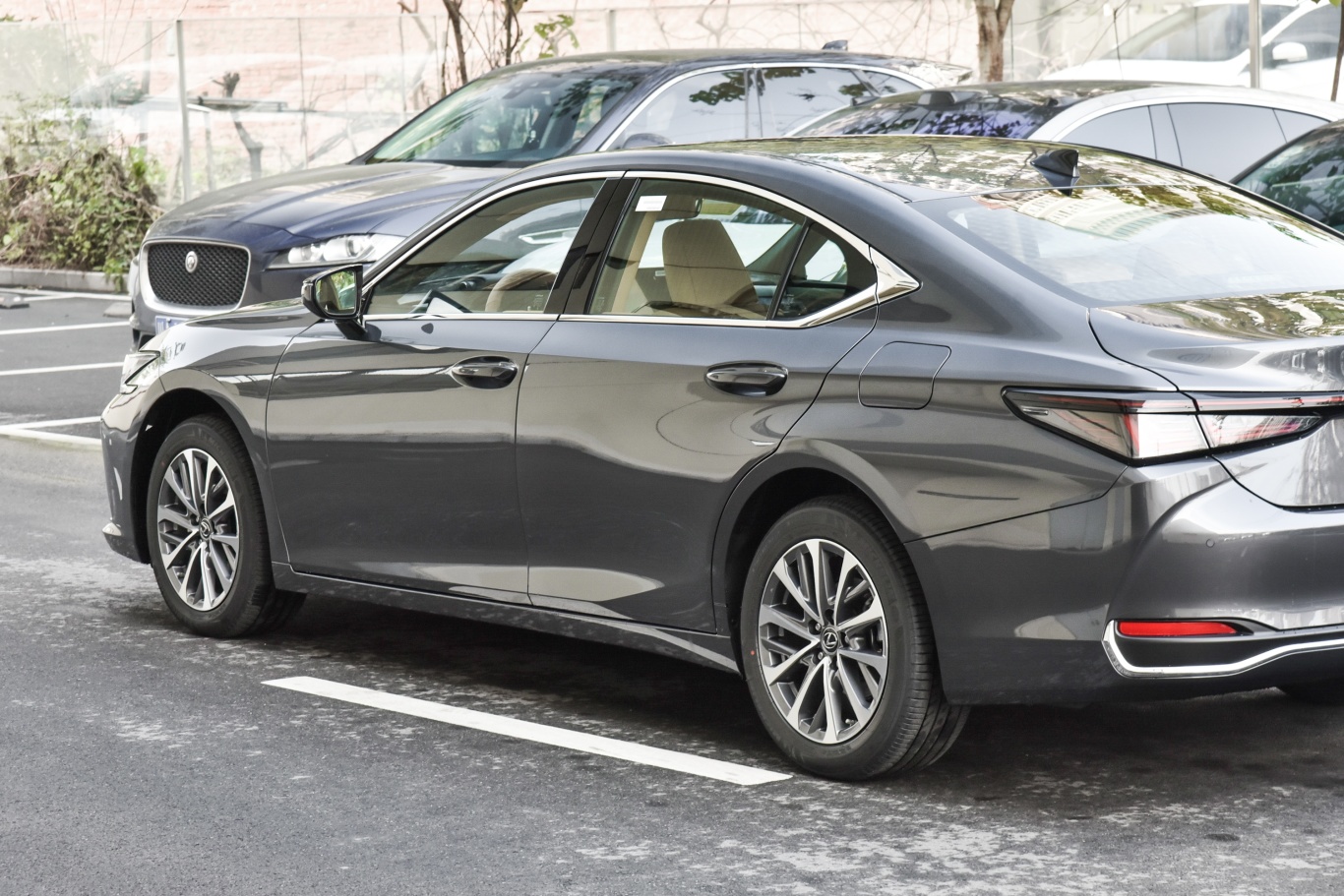 【雷克萨斯ES200 臻享版外观细节图片-汽车图片大全】-易车