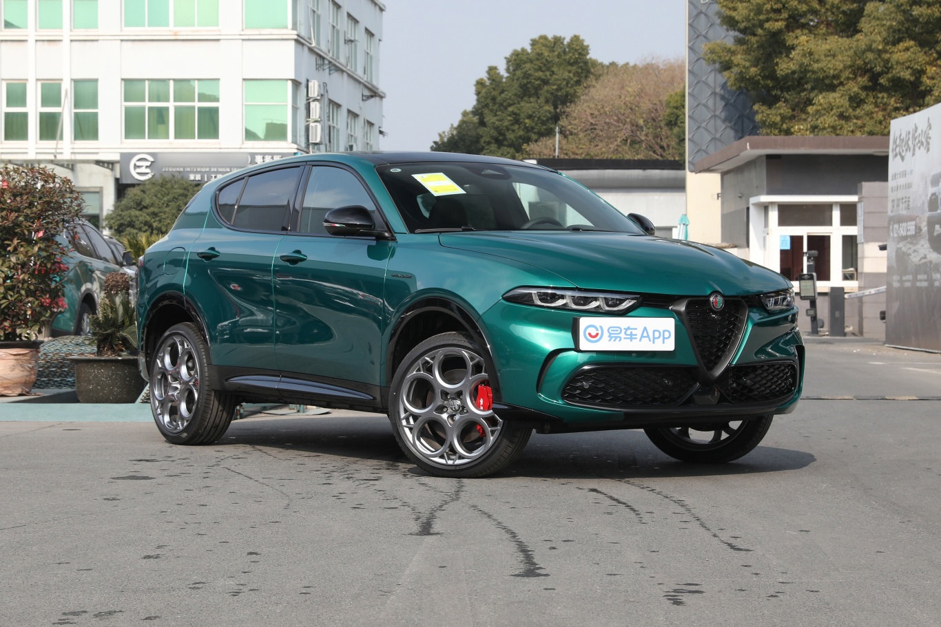 【Tonale托纳利2.0T 赛道Plus版侧前45度车头向右水平图片-汽车图片大全】-易车