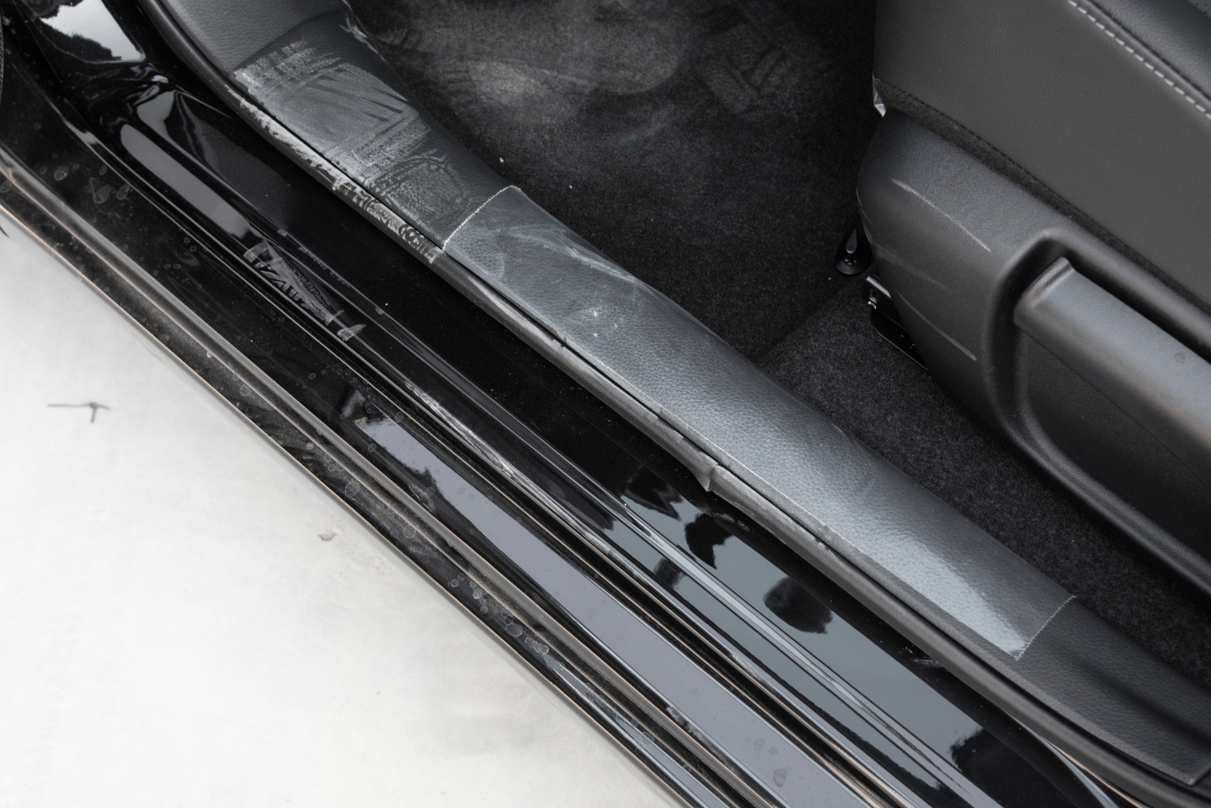 【轩逸改款二 经典 1.6L XL 豪华版前排迎宾踏板图片-汽车图片大全】-易车