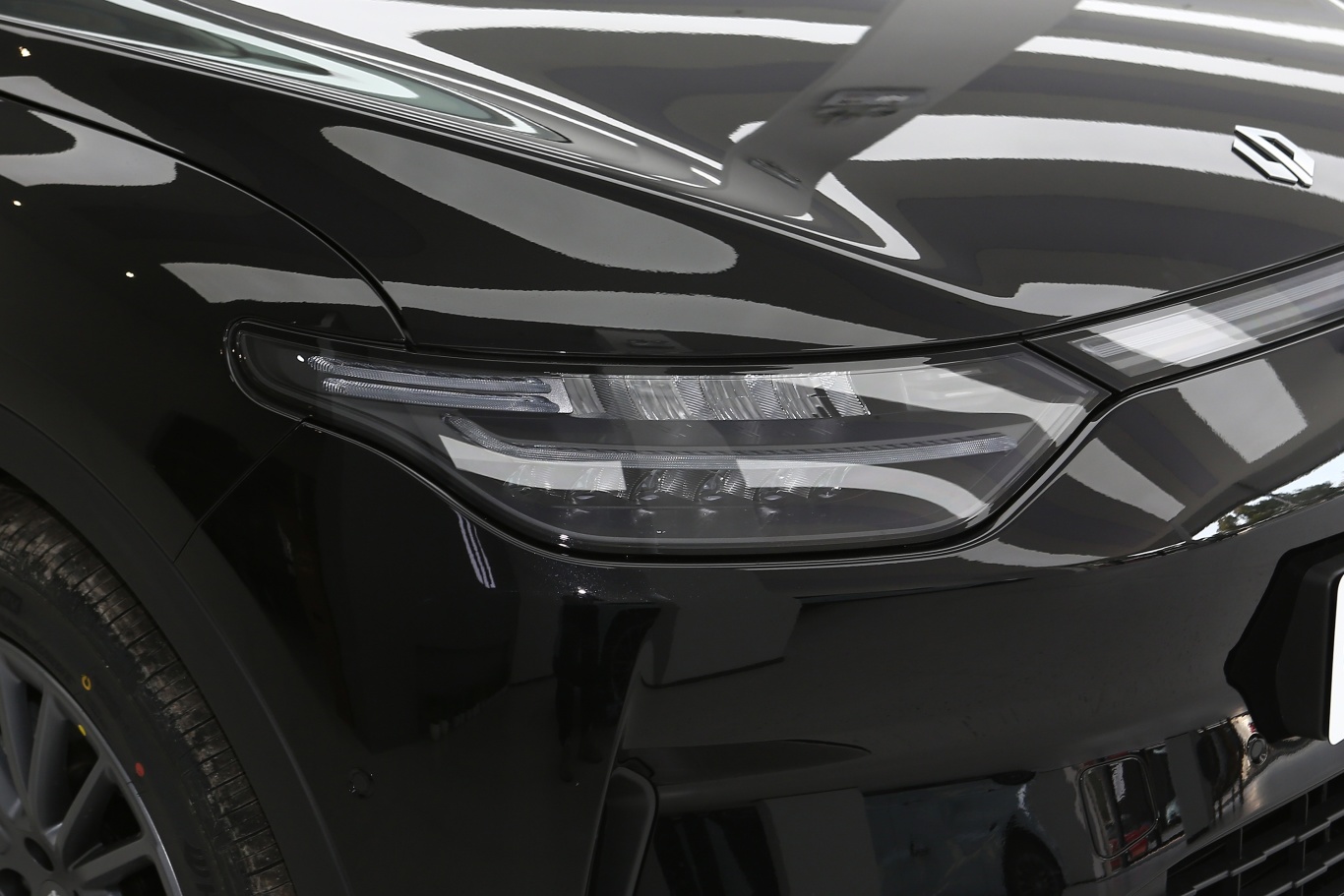 【零跑C11纯电版 580km 580后驱智驾版大灯侧45度俯拍图片-汽车图片大全】-易车