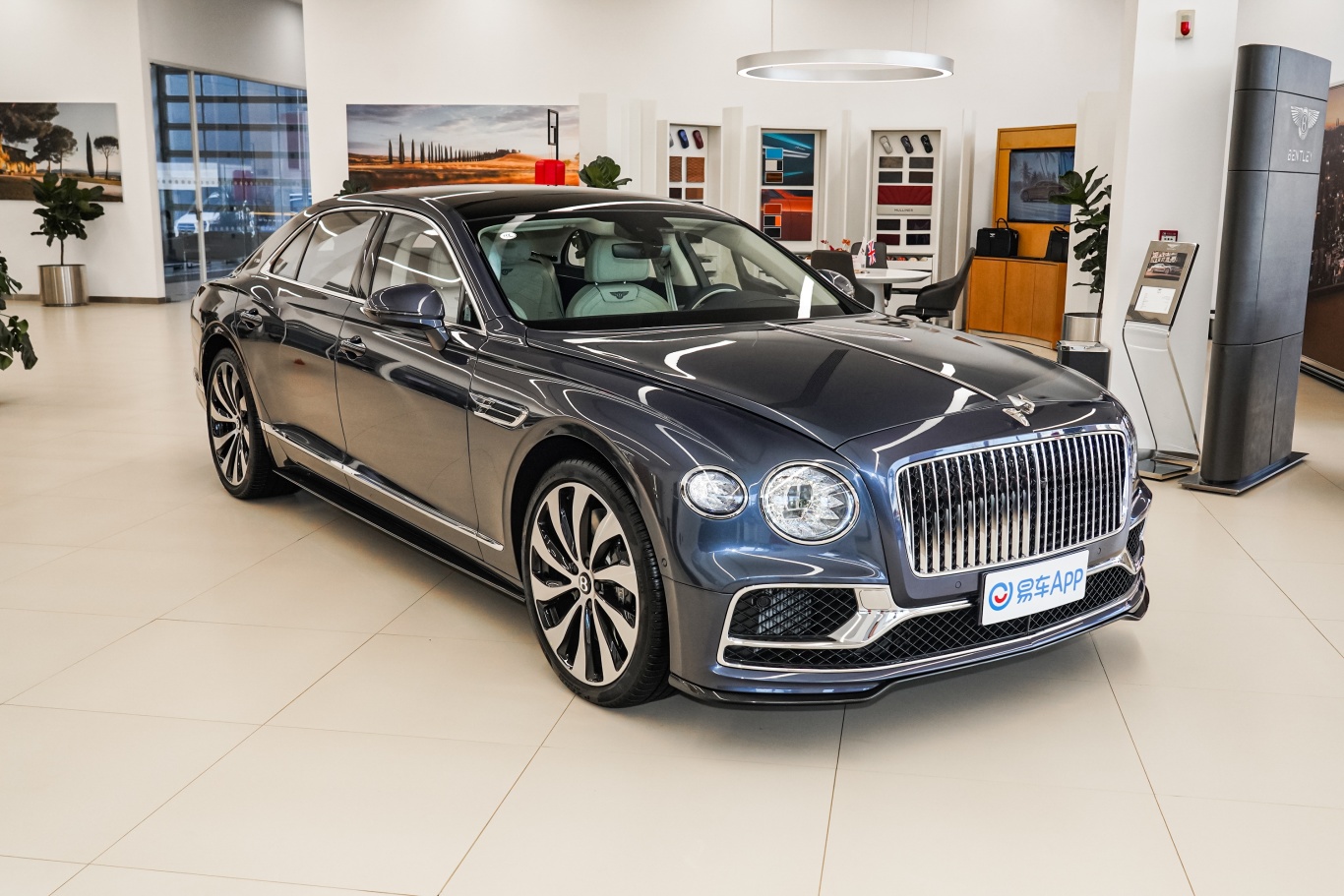 【飞驰4.0T V8 Edition 8侧前45度车头向右水平图片-汽车图片大全】-易车