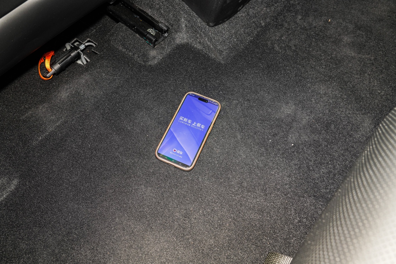 【郑州日产Z9GT 2.0T 自动四驱标箱舒享版 汽油后排地板中间位置图片-汽车图片大全】-易车