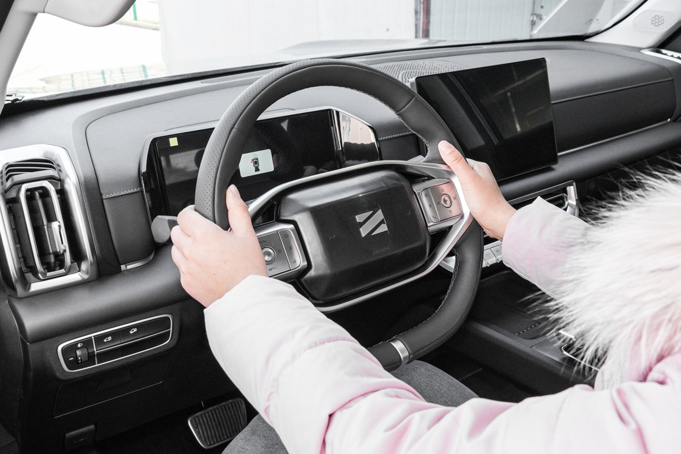 【郑州日产Z9GT 2.0T 自动四驱标箱舒享版 汽油主驾驶位图片-汽车图片大全】-易车